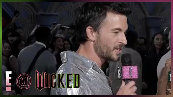 Jonathan Bailey Ripped His Pants While Performing “Dancing Through Life ...