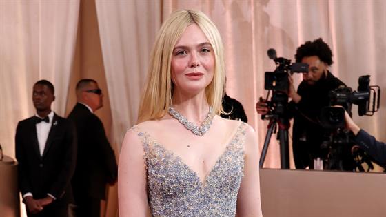 Golden Globes 2026: What Dakota Fanning Promised Elle Fanning Before ...