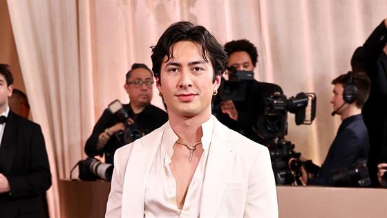 GLAMBOT: Hudson Williams | Golden Globes 2026