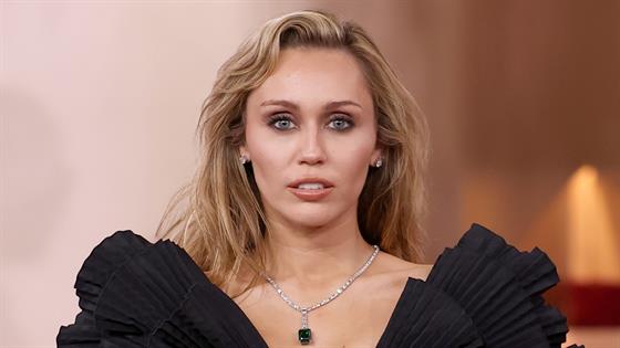 Miley Cyrus’ Golden Globes 2026 Red Carpet Look Is Something Beautiful
