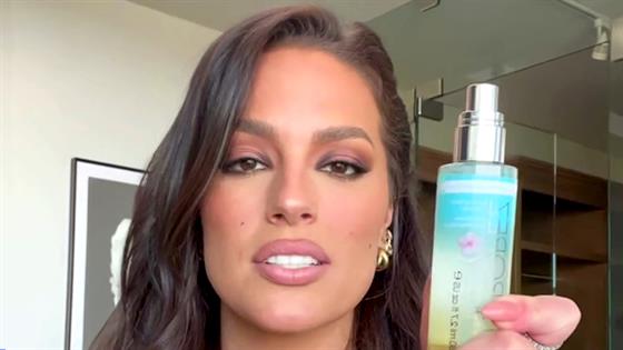 Ashley Graham Is on Vacation Time With THIS Beauty Essential…