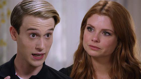 Tyler Henry Connects JoAnna Garcia Swisher to Murdered Family Friends