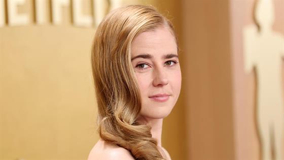 Actors Awards 2026: ‘The Pitt’ Star Taylor Dearden Reveals Why Phones ...