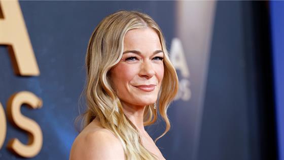 LeAnn Rimes Undergoes $10,000 Wellness Treatment After Her Teeth Fell ...